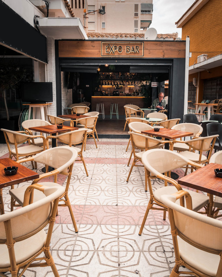 Expo Bar, un clásico en la Playa de San Juan - Chic Trends